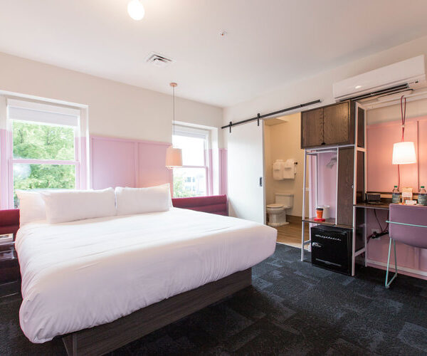 KING ROOMS | The Russell Nashville